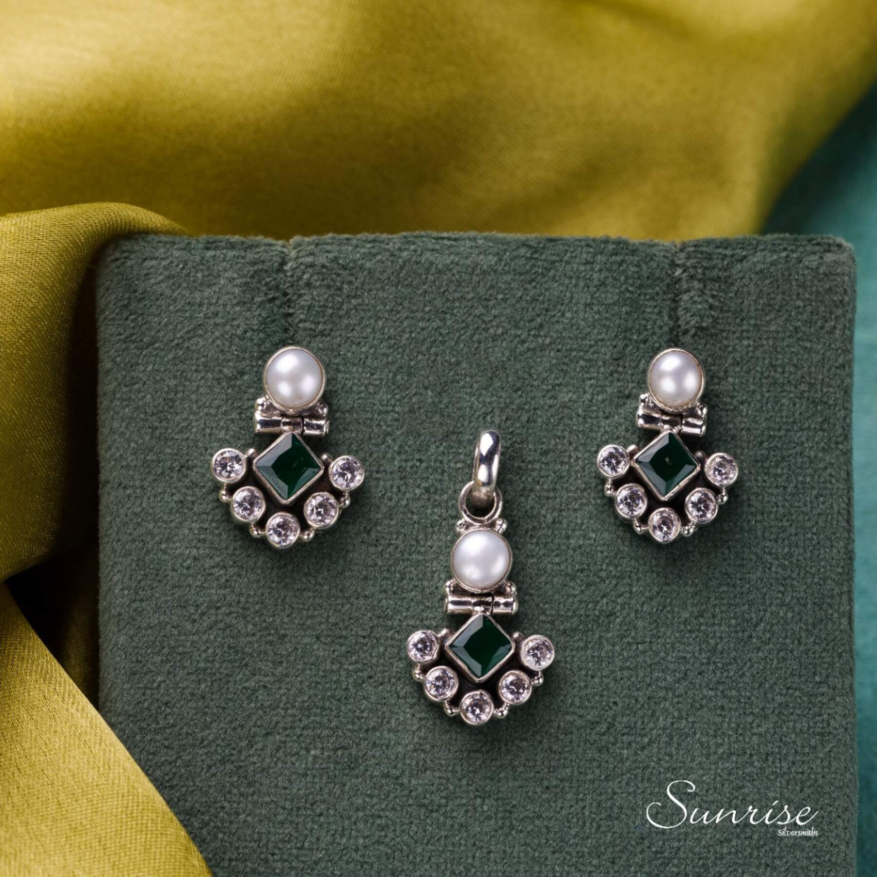 GREEN CUT STONE PENDANT SET – Sunrise Silversmiths
