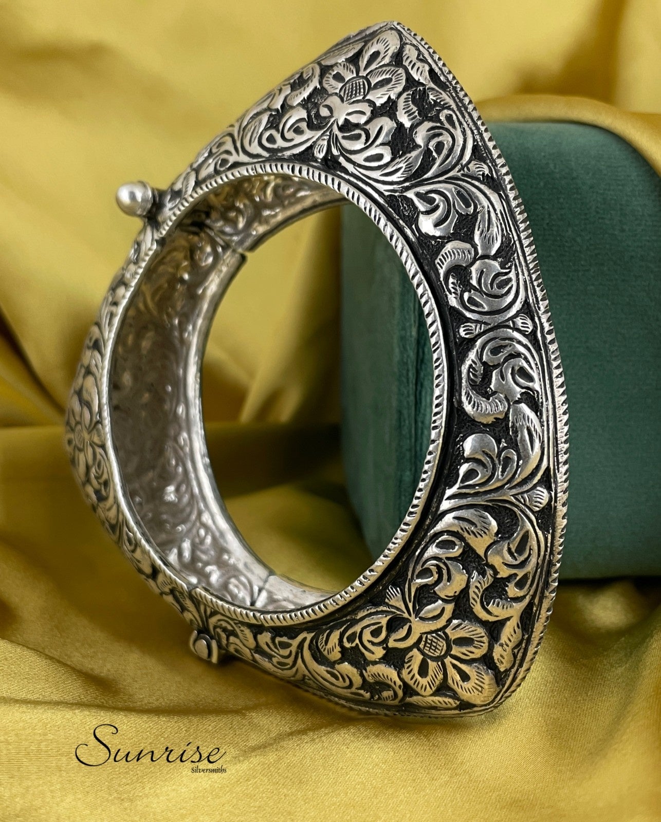 TRIANGLE OXIDISED KADA – Sunrise Silversmiths